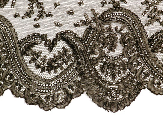 Tira de encaje antiguo de Chantilly (Francia) 438 x 44 cm #A1946