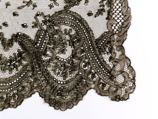 Tira de encaje antiguo de Chantilly (Francia) 438 x 44 cm #A1946